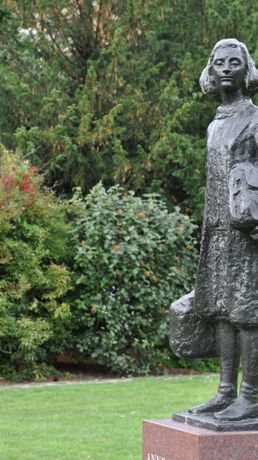 Sculpture of Anne Frank - Sculpture in Amsterdam