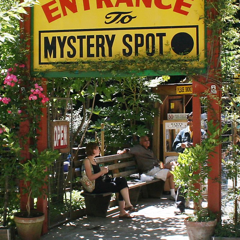 Mystery Spot - Attraction touristique dans le Comté de Santa Cruz ...