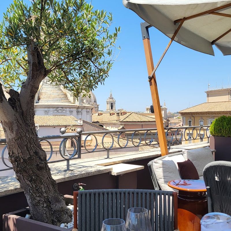 Divinity Terazza - Restaurant-bar terrasse sur toit à Rome, Italie.