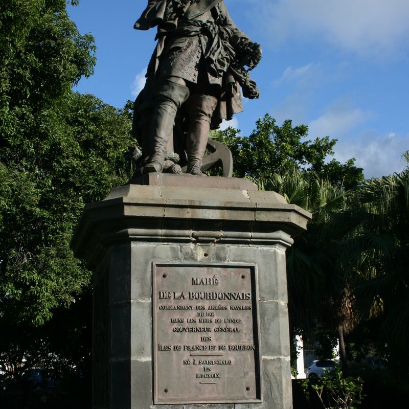 Statue de François Mahé de La Bourdonnais - Statue commémorative ...